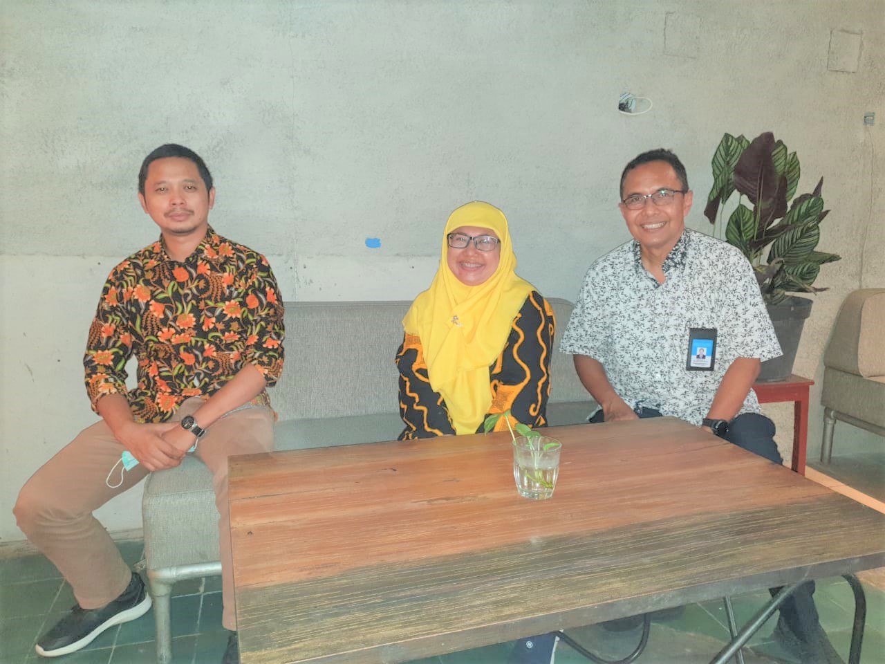 Biografi Rektor UNS (3) – Ari Kinoysan Wulandari