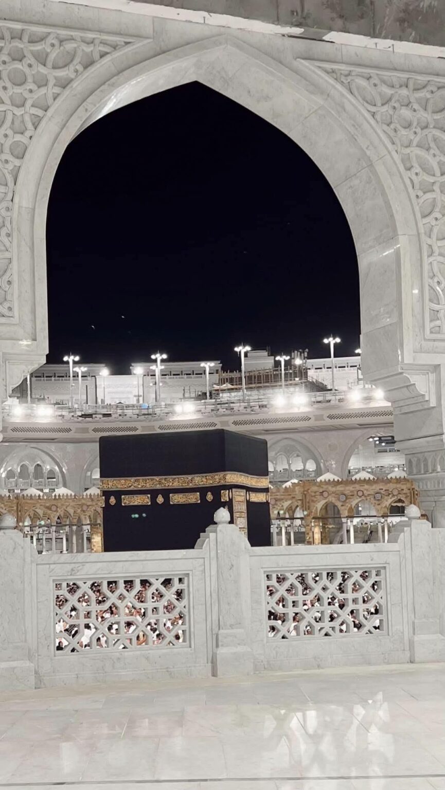 Baitullah: Rindu Tiada Bertepi – Ari Kinoysan Wulandari